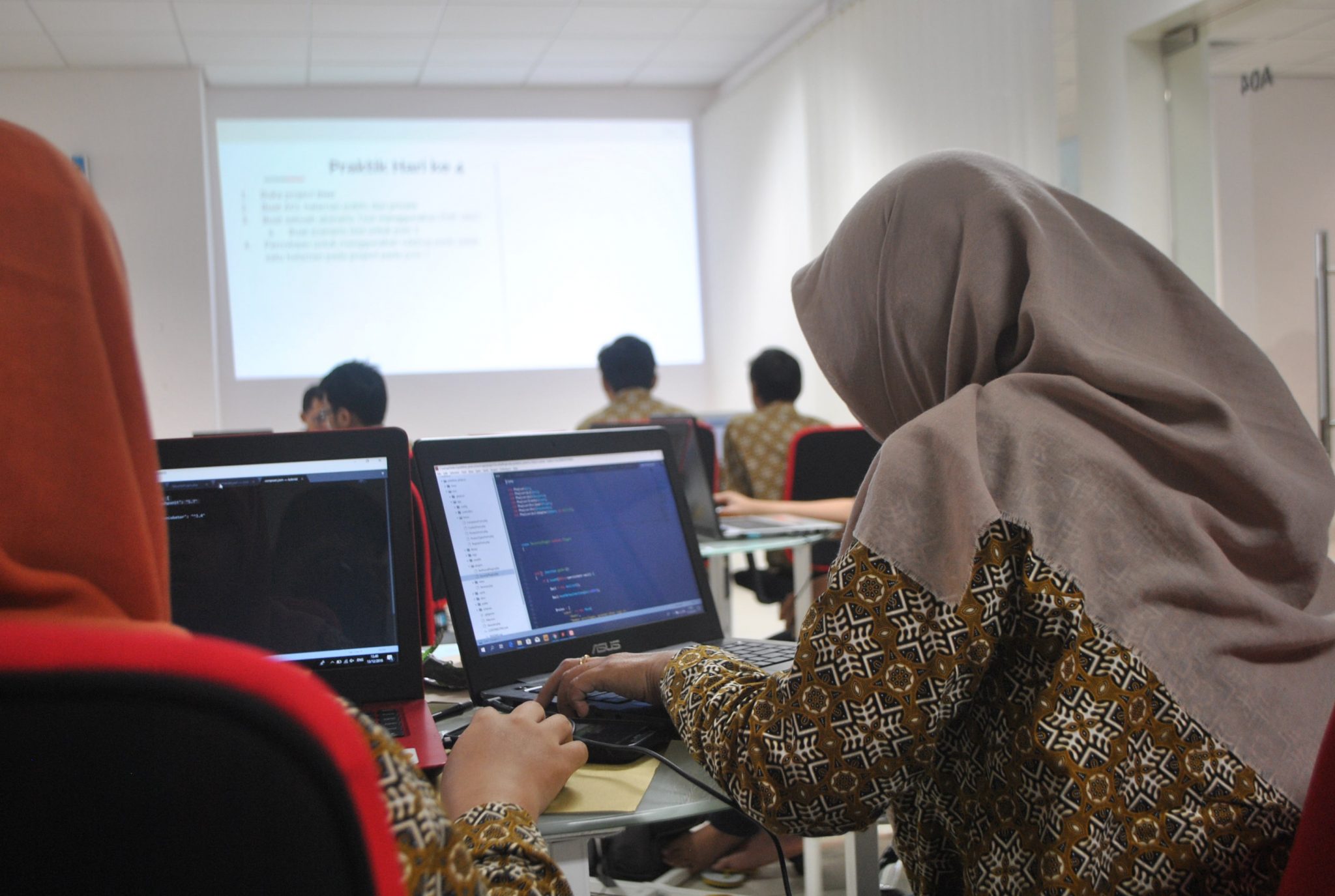 Long distance learning in Indonesia: How much can edtech startups help?