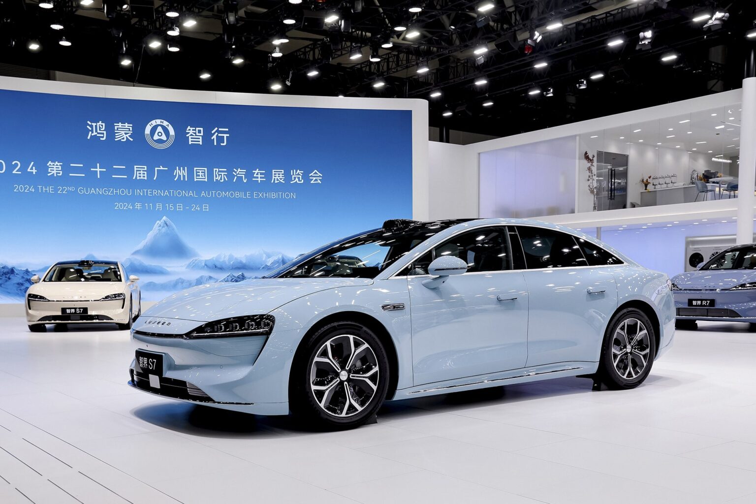 What the revamped Luxeed S7 reveals about the art of selling EVs